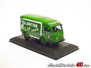 Масштабная модель автомобиля Renault 1000KG "Valentine" фирмы Altaya (Ixo).